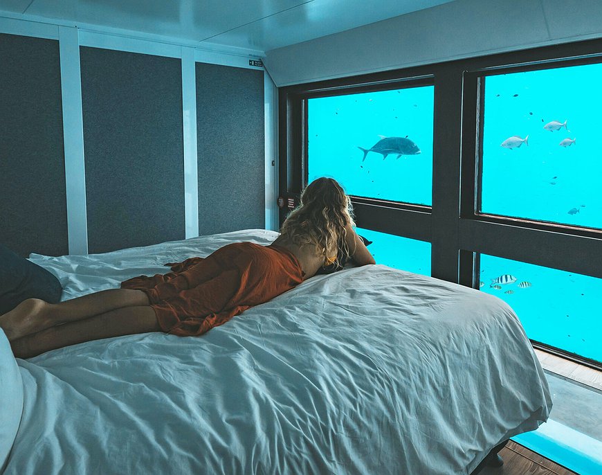 Hotel H2O - Floating Hotel With Jellies And Fish In Your Room | Unique ...