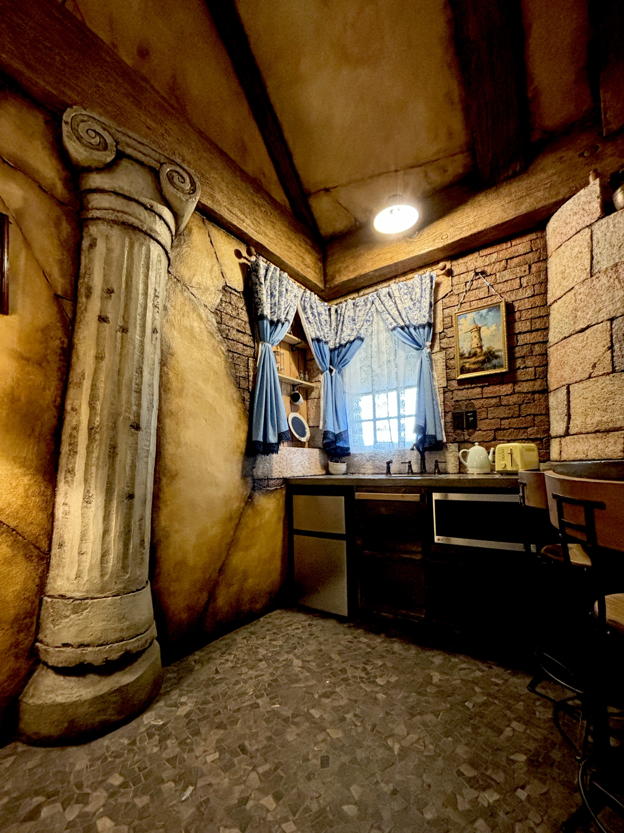 Hazelnut Inn - Medieval Fantasy in Canada's Fraser Valley