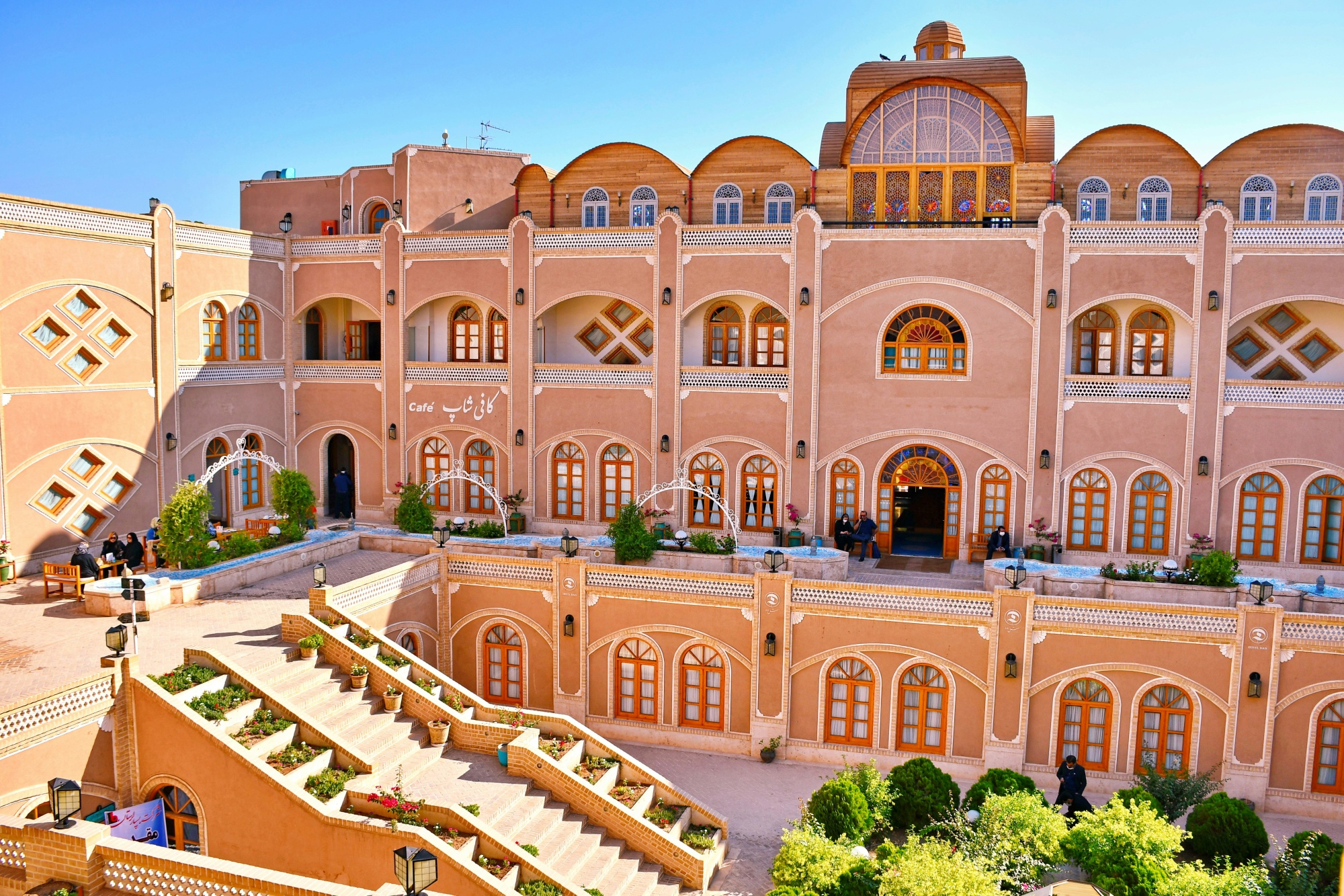 Dad Hotel - Yazdi Palace in Iran's Ancient Desert Town