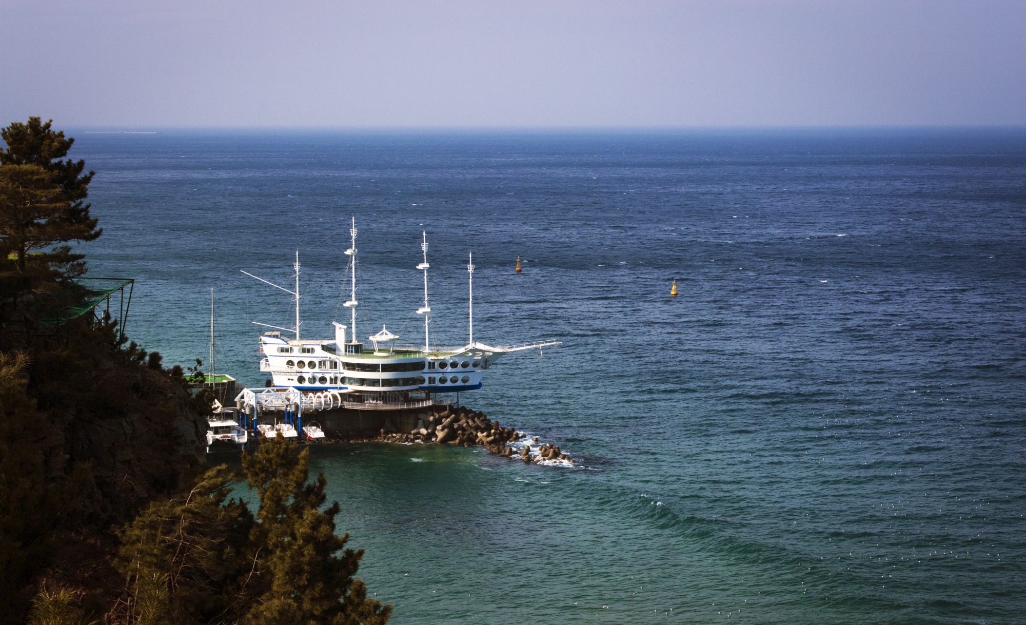 Sun Cruise Resort & Yacht - The World’s First On-Land Cruise Ship