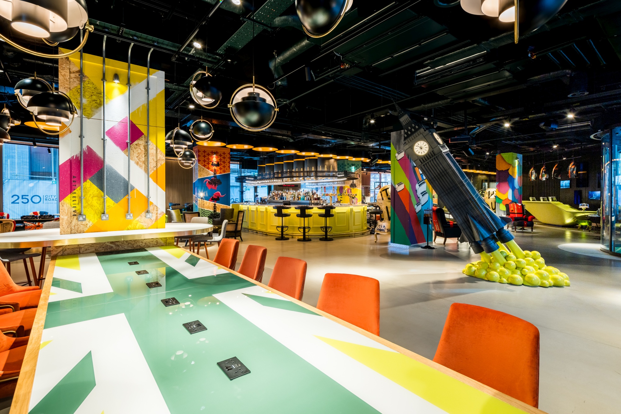 nhow London - Eccentric Pop Art Hotel