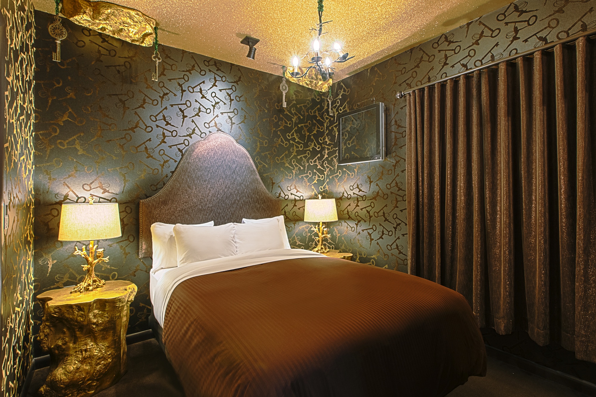 The Roxbury At Stratton Falls Quirky And Flamboyant Themed Rooms